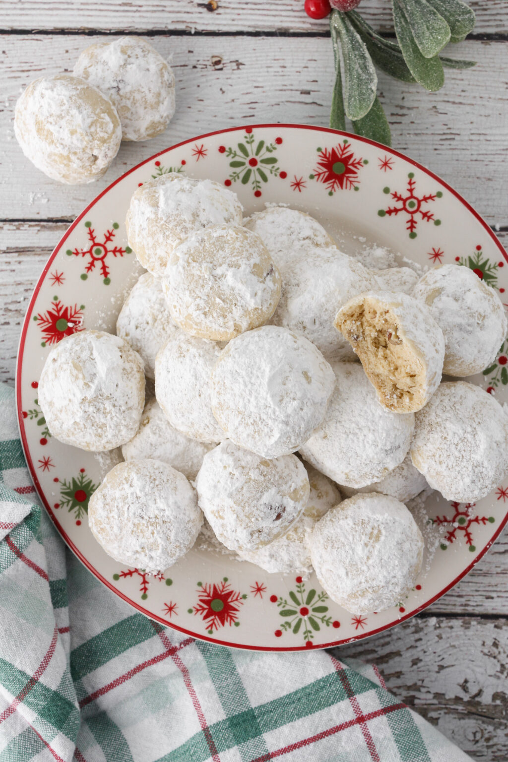 Classic Christmas Snowball Cookies -thetickledtastebud
